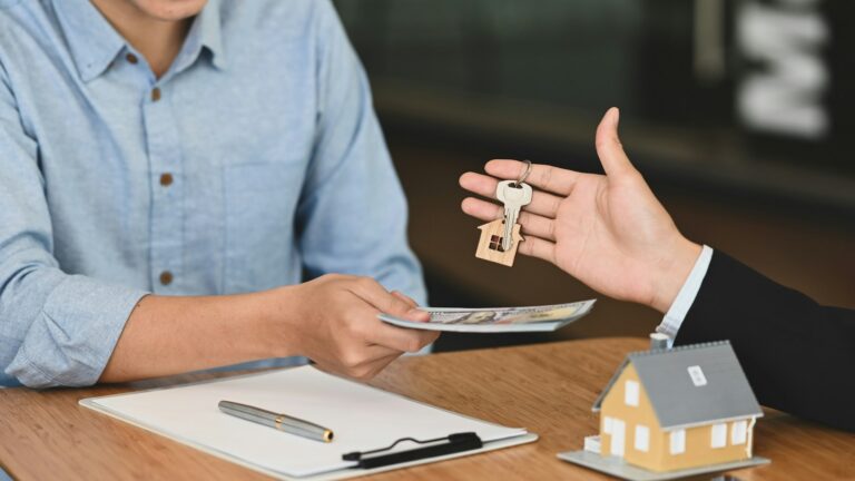 How Reverse Mortgages Work | HECM Cash Flow Basics